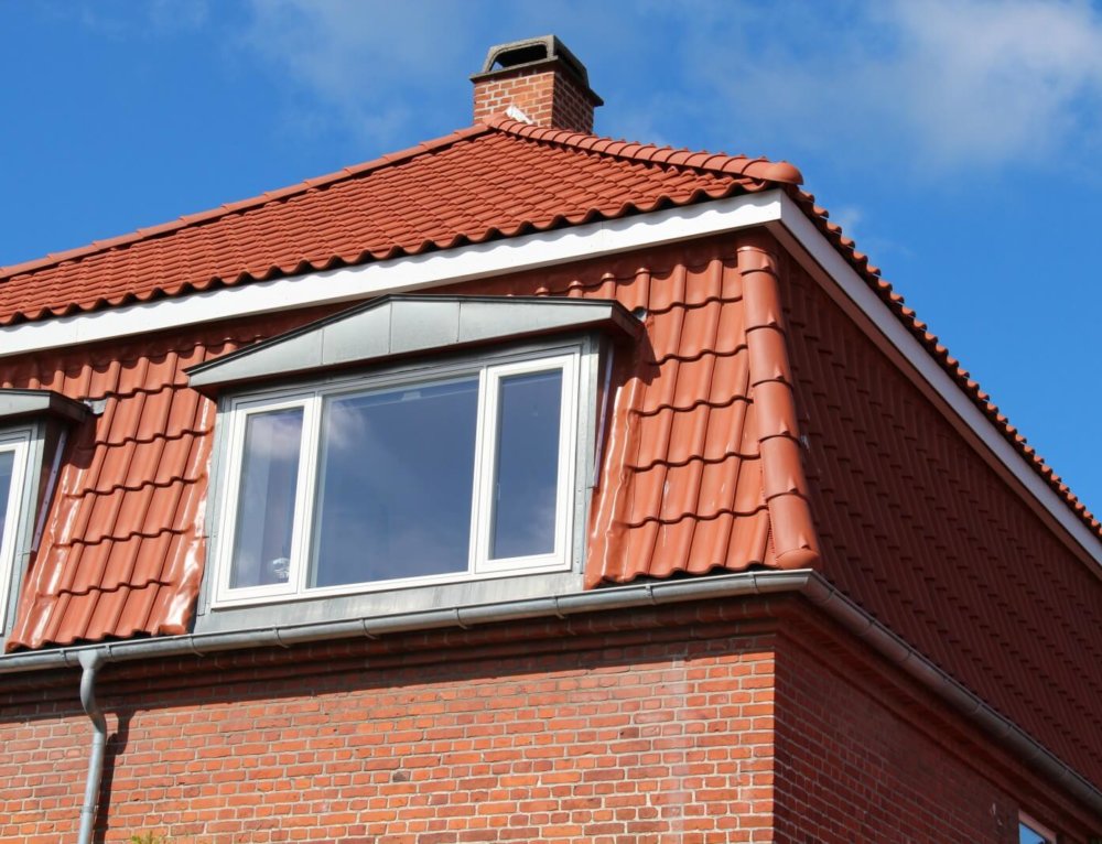Vindskede afslutning på tegltag - kaldt Vindskedesten» Jydsk Tagteknik