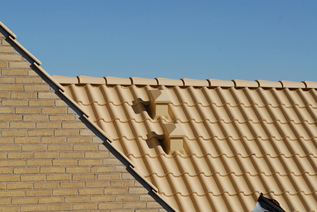 Vindskede afslutning på tegltag - kaldt Vindskedesten - Jydsk Tagteknik