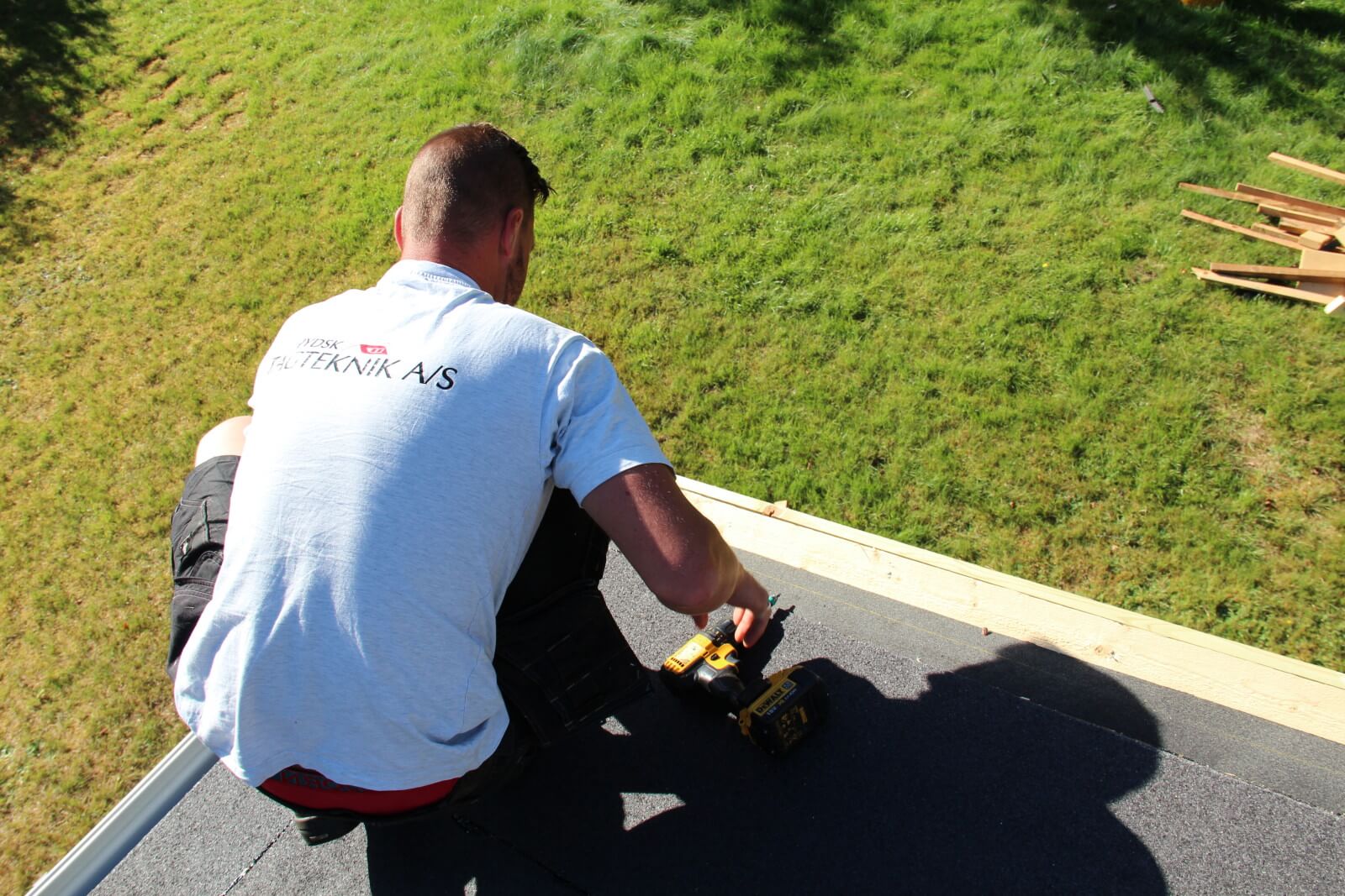 Montering af nye tagrender - Jydsk Tagteknik