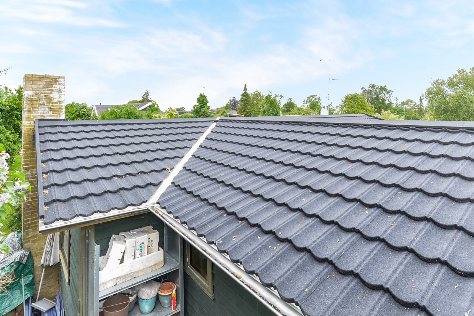 Dette fine træhus fra Jyllinge fik monteret nyt Decra Classic» Jydsk ...