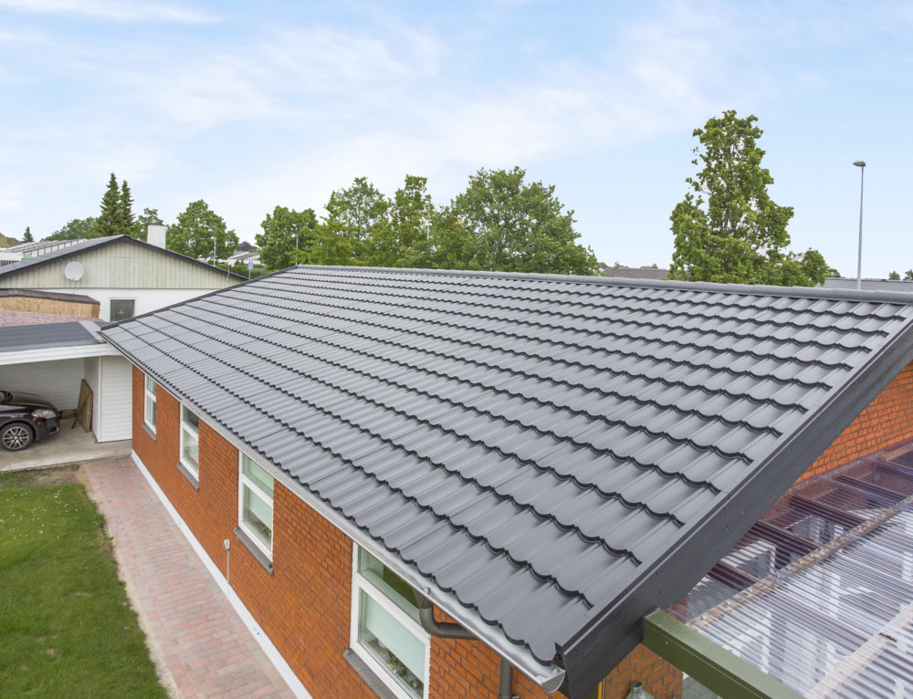 Flot Decra Elegance tag på parcelhus i Ishøj - Jydsk Tagteknik