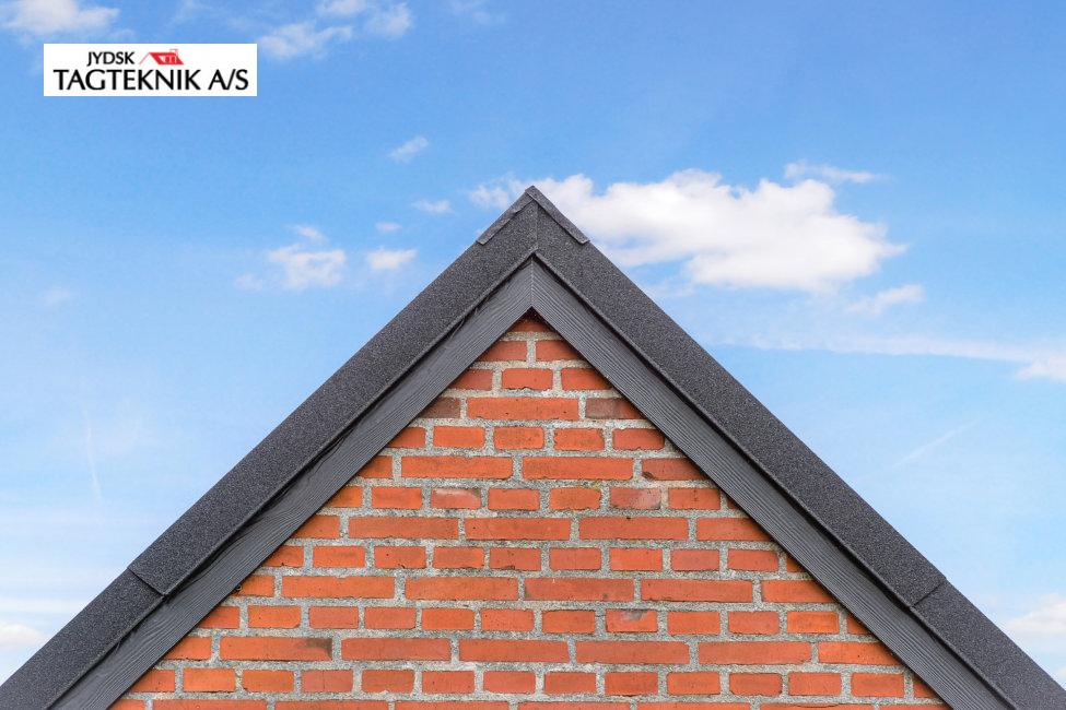 Villa i Skørping fik nyt Decra tag - Jydsk Tagteknik